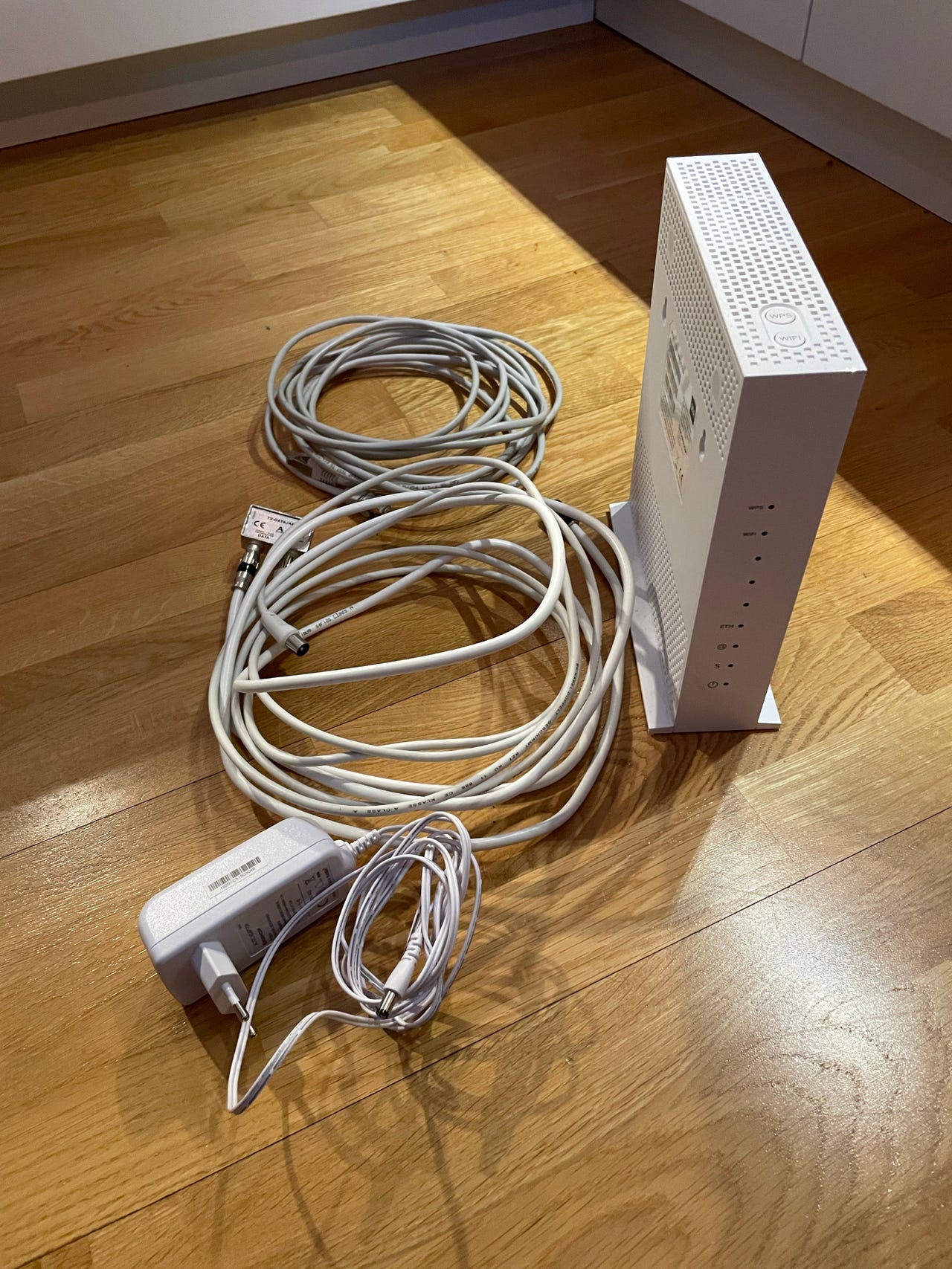 DNA Sagemcom FaST 3686 V2 Reititin valkoinen | Tori