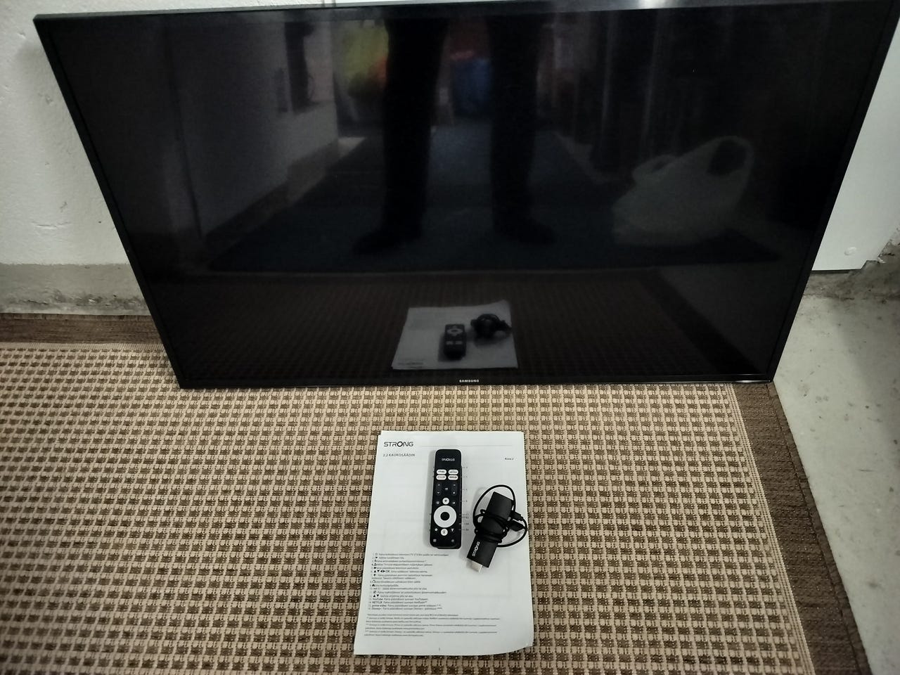 Samsung 40" + Strong 4 k TV stick | Tori