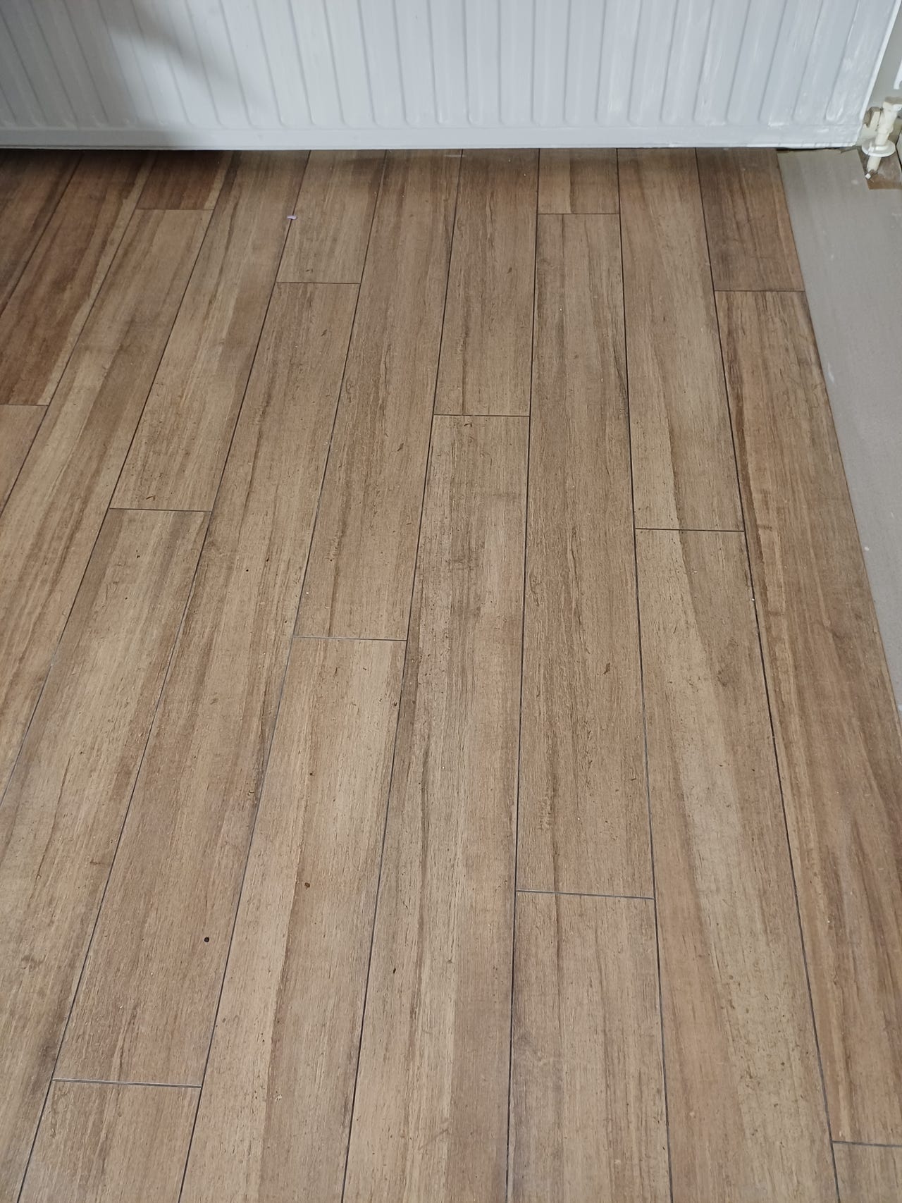 Laminaattia purettavasta lattiasta. | Tori