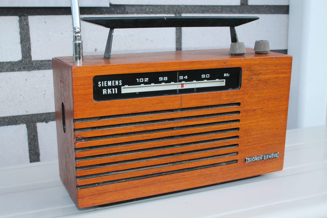 60-luku Suomen Siemens RK11 / Salora Minor puinen vanha matkaradio ...