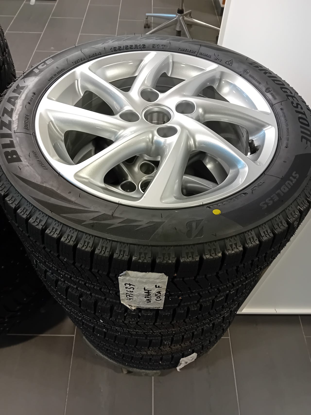 Opel Corsa 2019- 16" aluvanteet kitkarenkailla uudet | Tori