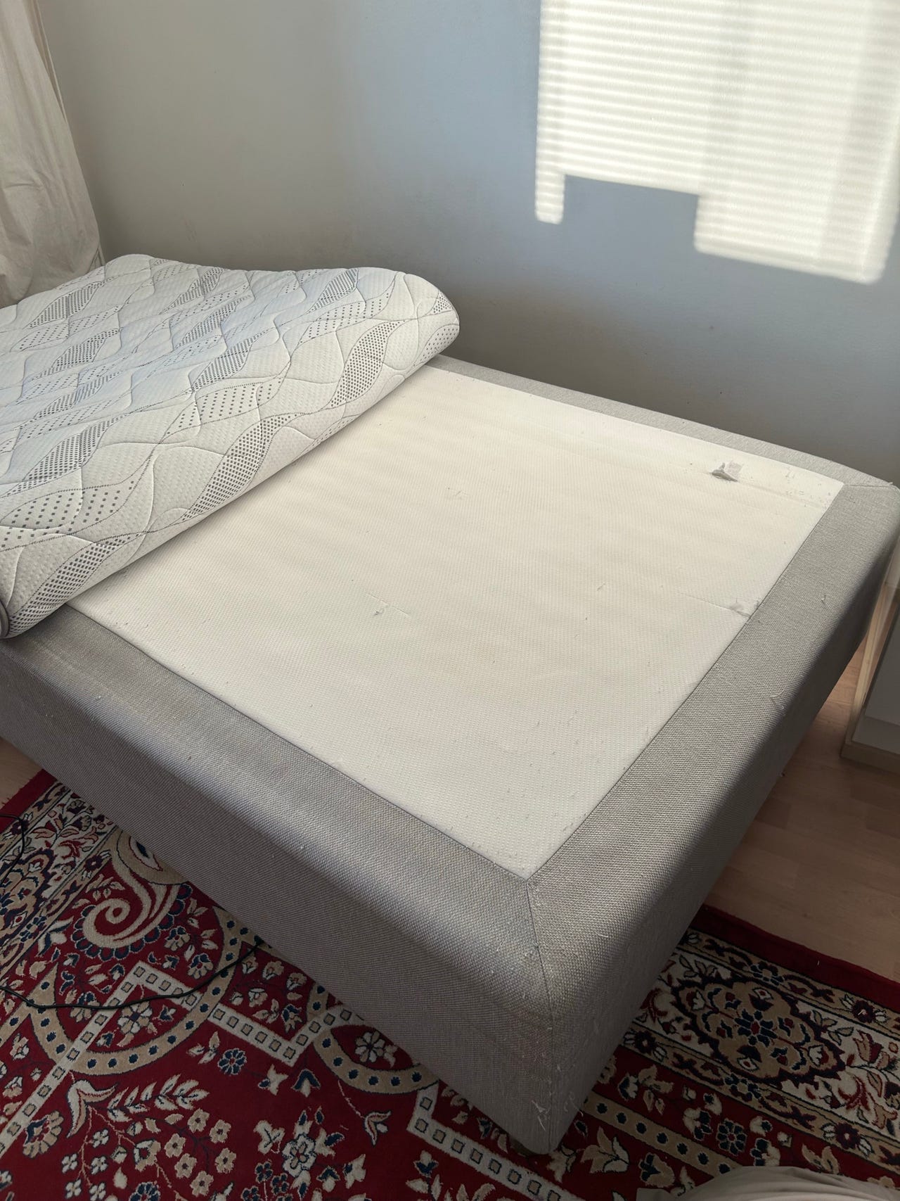 IKEA sänky vaaleanharmaa kangas | Tori