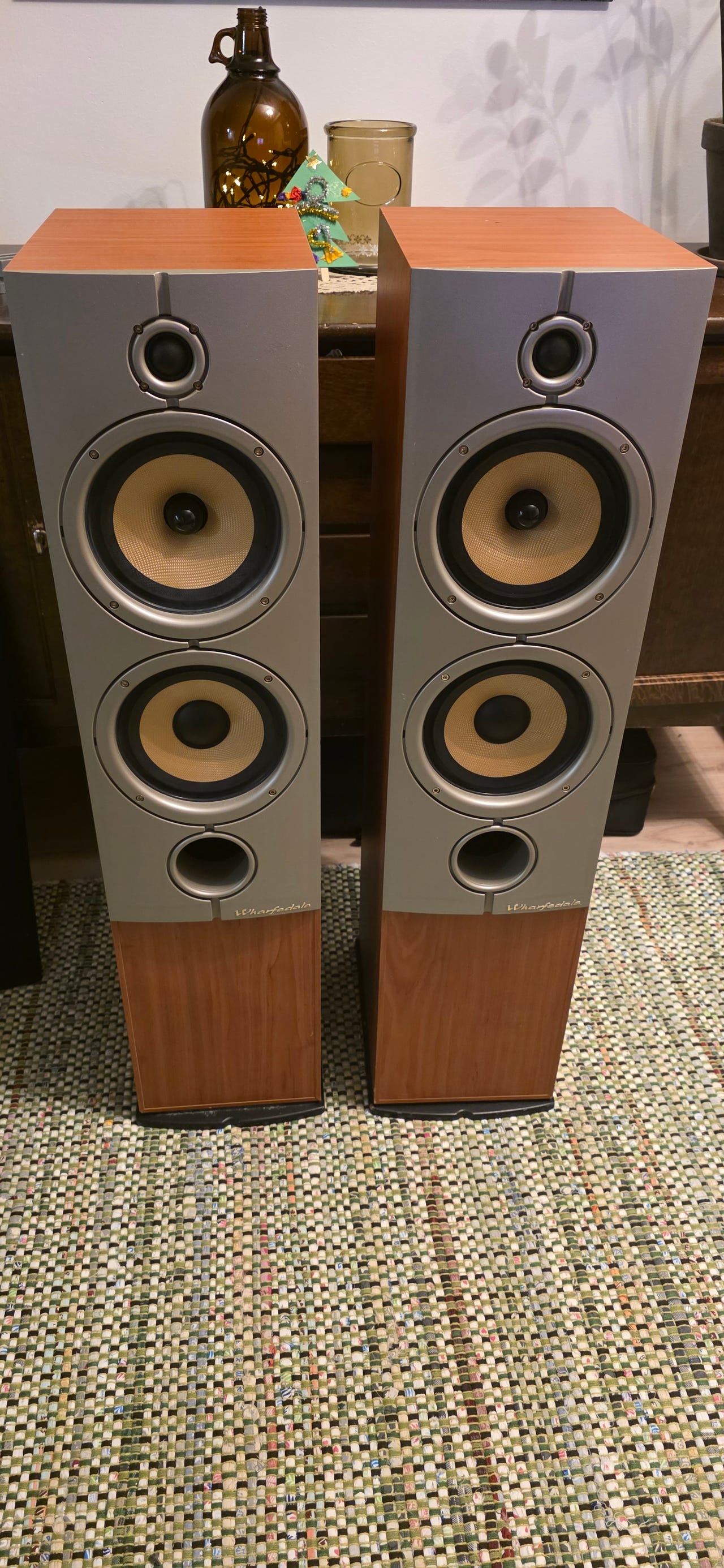 Wharfedale Diamond 8.4 lattiakaiuttimet | Tori