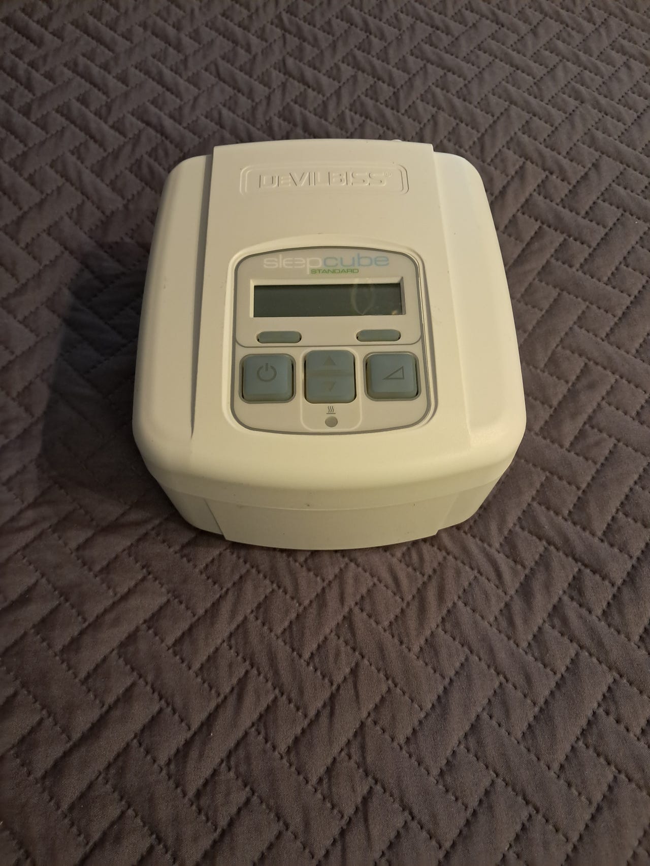 DeVilbiss CPAP-laite kantolaukulla | Tori