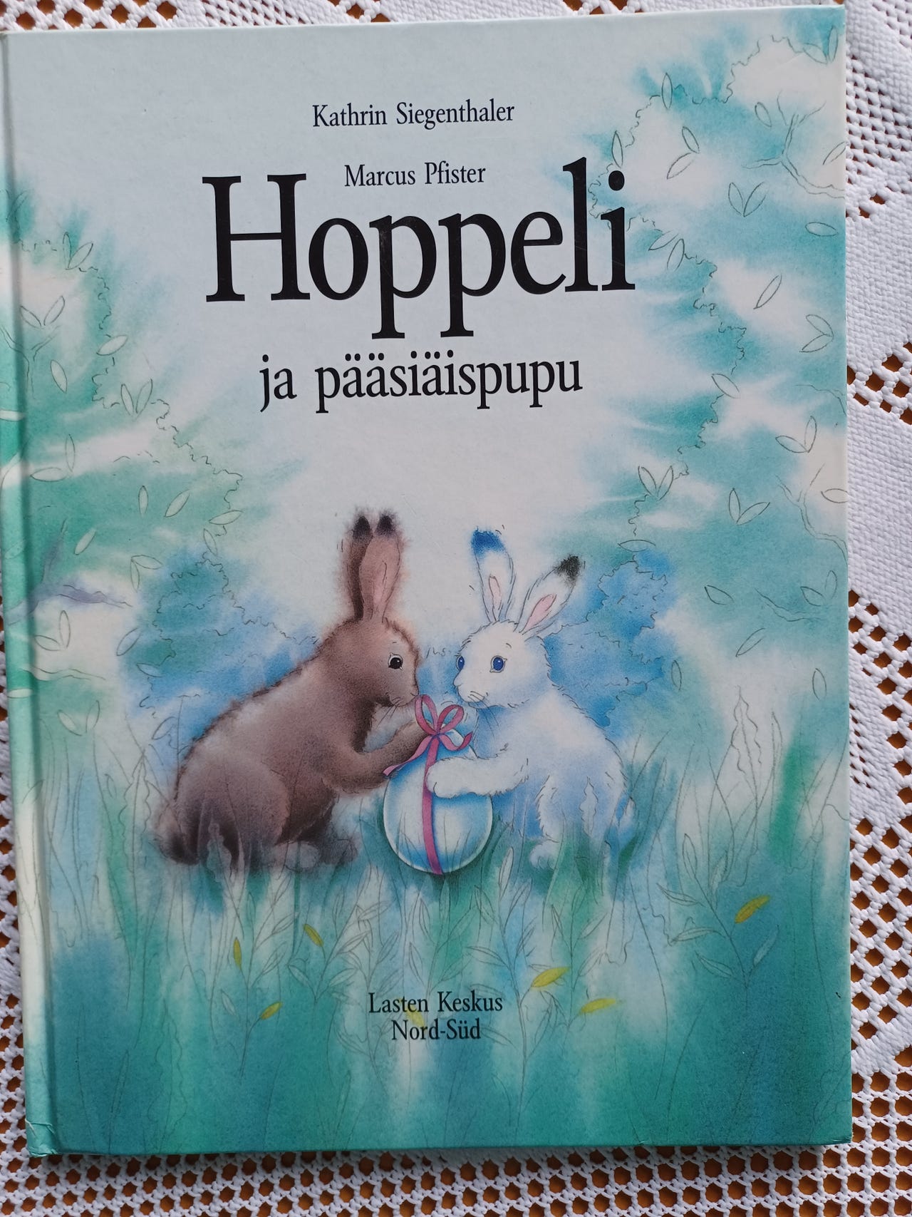 Kathrin Siegenthaler ja Marcus Pfister: Hoppeli ja pääsiäispupu | Tori