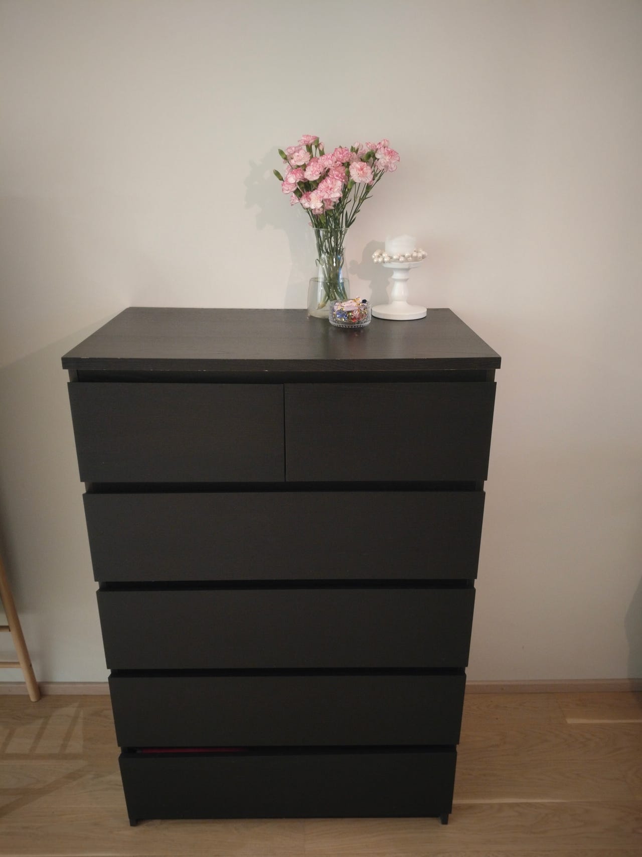 Musta malm lipasto | Tori