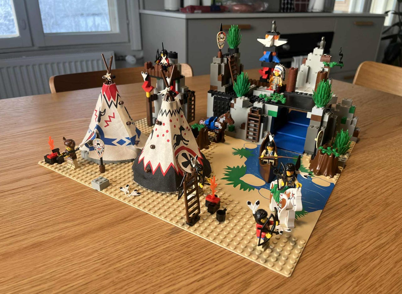 Lego System 6766 Rapid River Village | Tori