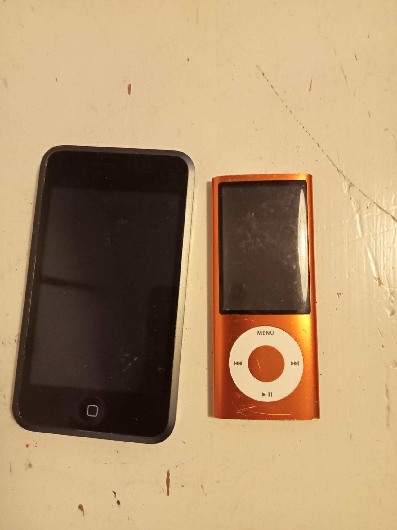 Kaksi apple ipod soitinta yhteishintaan | Tori