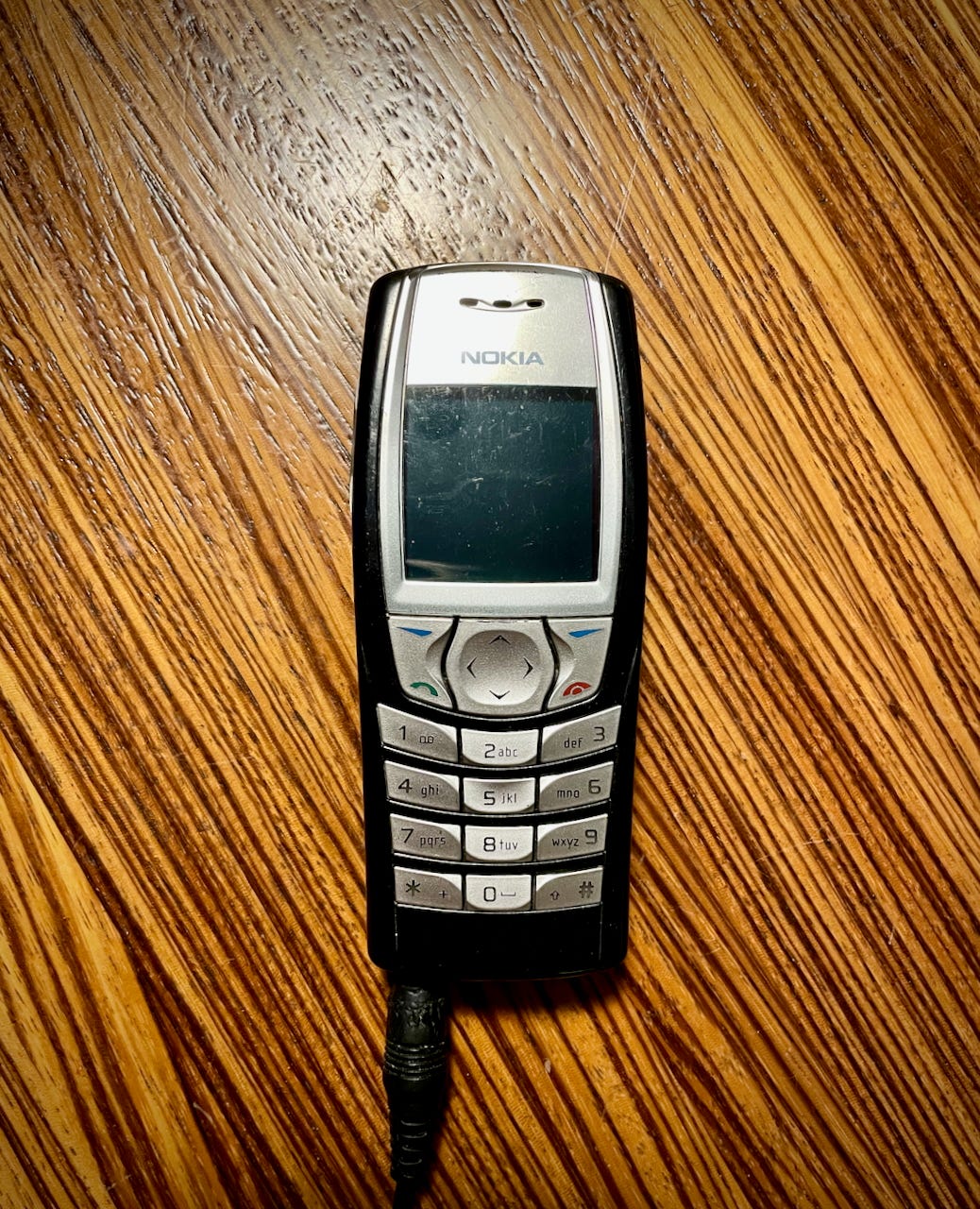 Nokia 6010 matkapuhelin laturilla | Tori