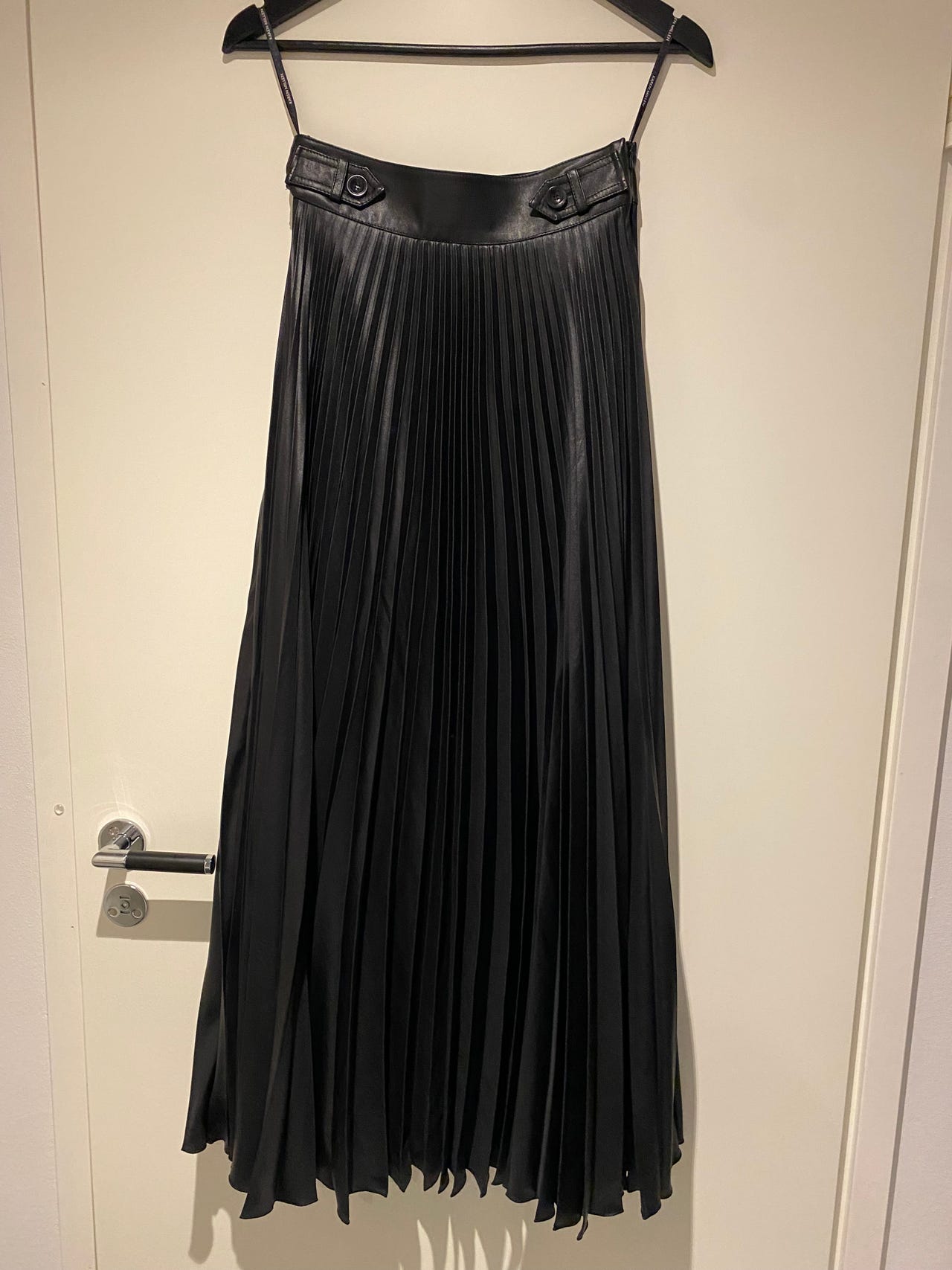 Karen Millen musta hame koko 36 | Tori