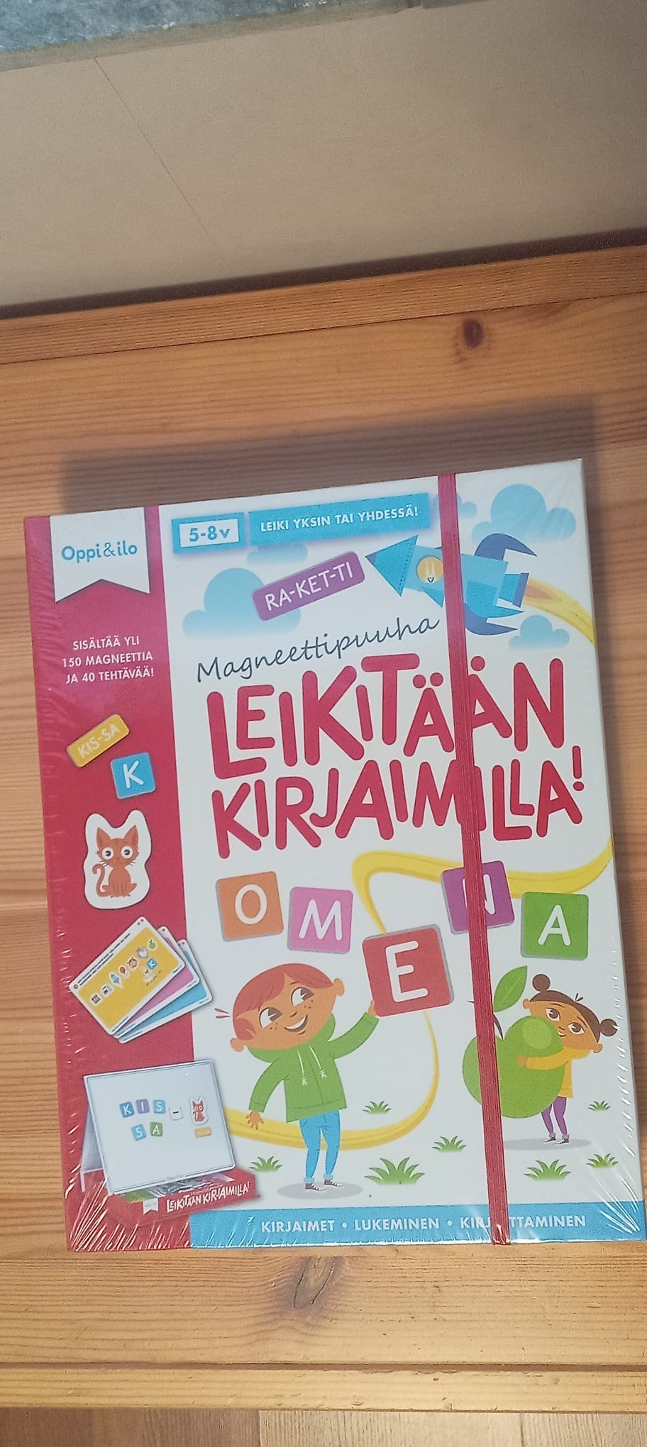 Oppi&ilo Leikitään kirjaimilla! Magneettipuuhakirja | Tori