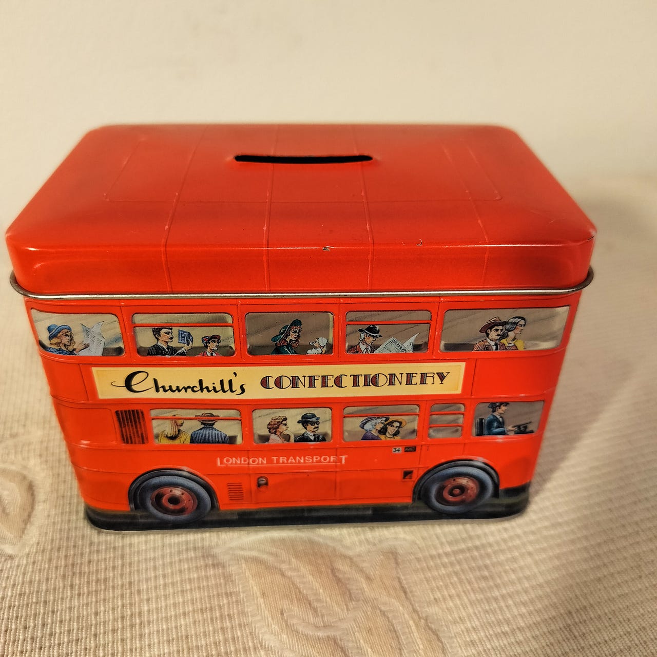 "Churchill's Red Double Decker Bus" säästölipas | Tori