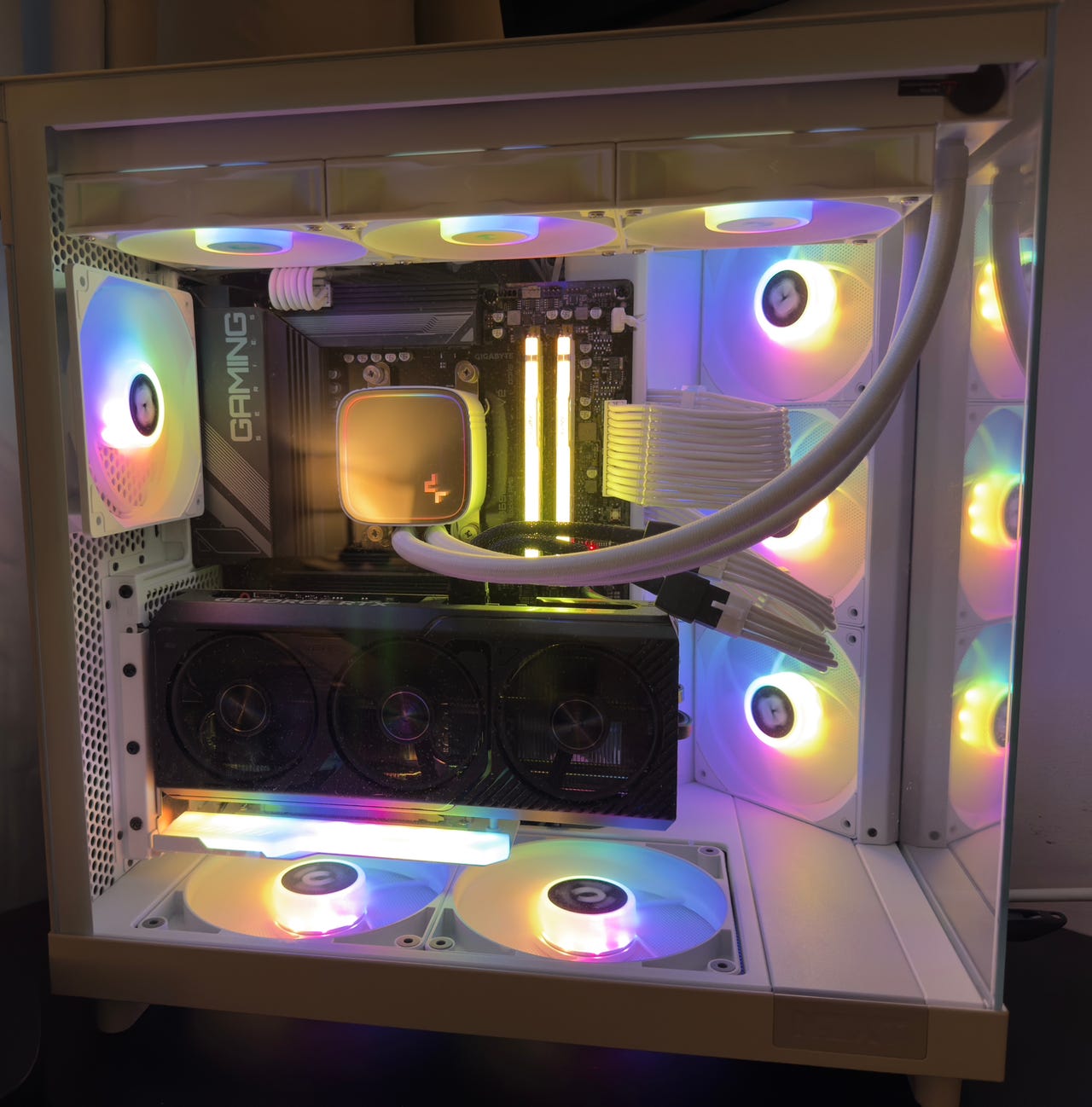 Gaming PC Build (R9 7900X, RTX 4070 Super, 32 GB DDR5) | Tori