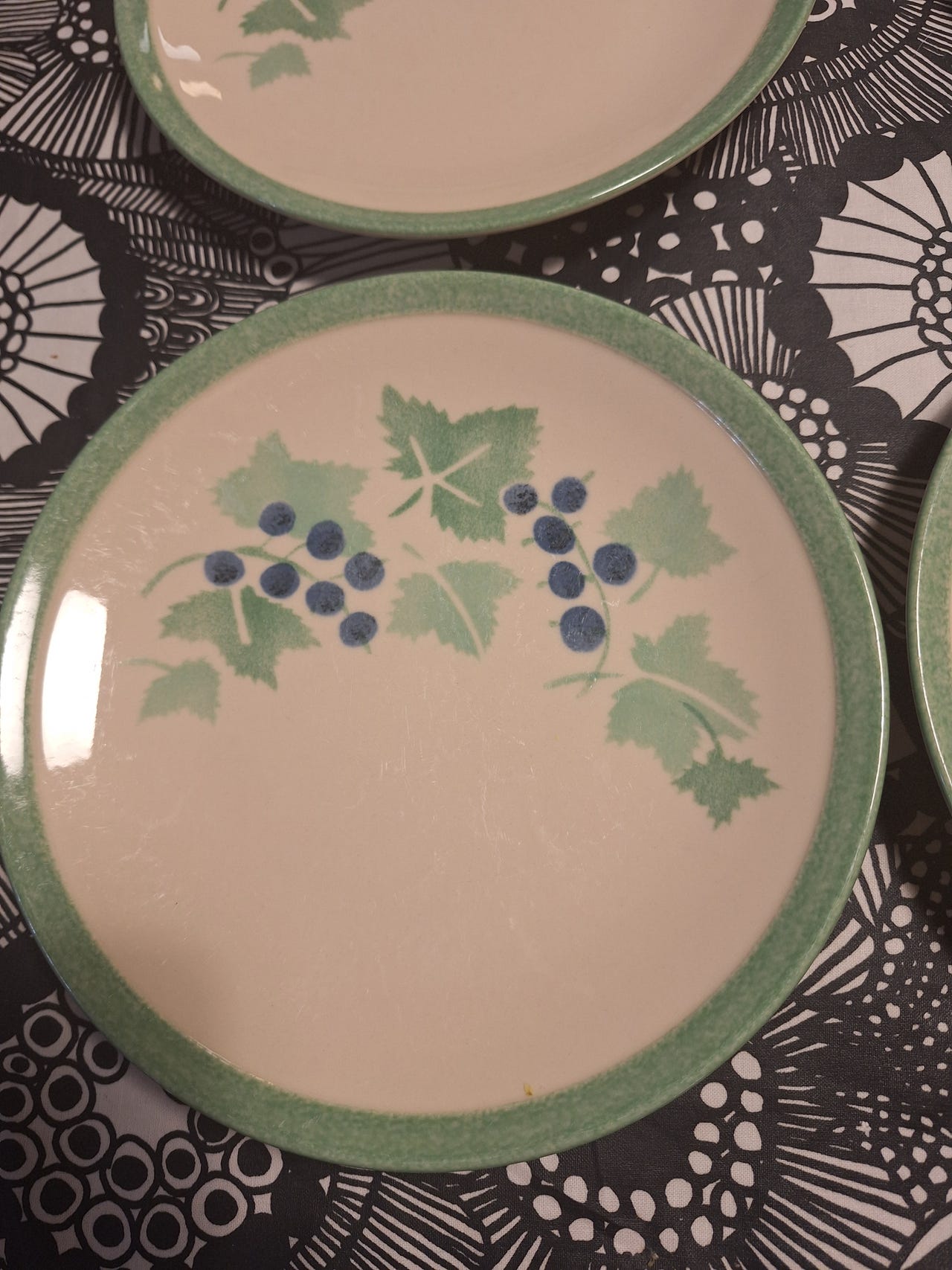 Pentik Viinimarja leipälautaset | Tori