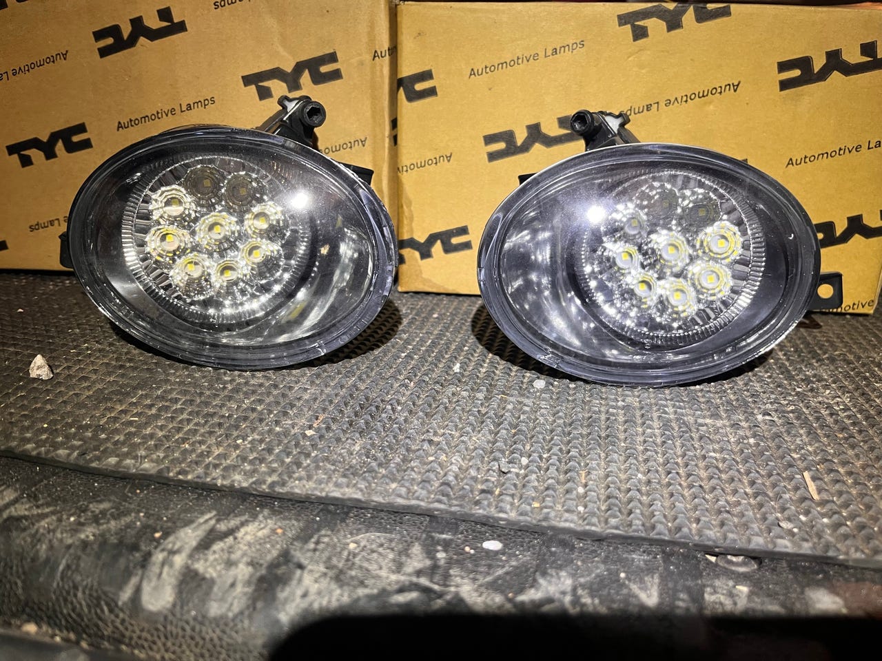 VW Golf VI ja Caddy III facelift LED-sumu/huomiovalot | Tori