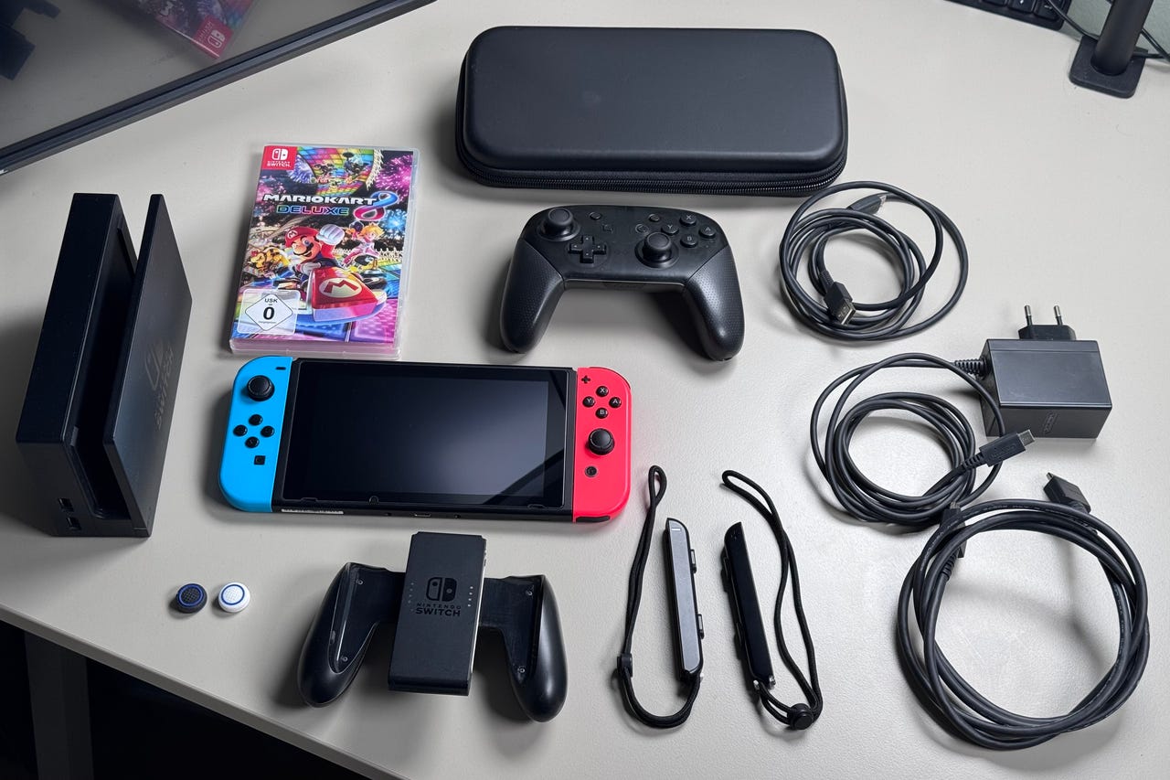 Nintendo Switch + Pro Controller + Mario Kart 8 Deluxe + 128 GB Micro ...