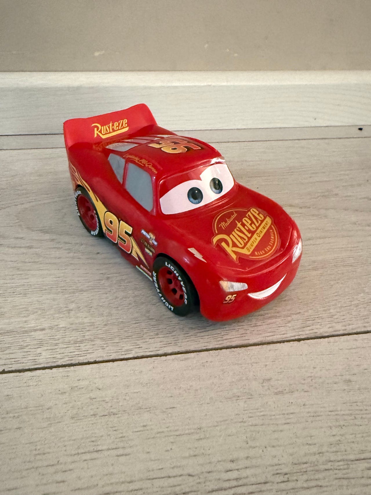 Disney/Pixar Cars Salama -auto | Tori