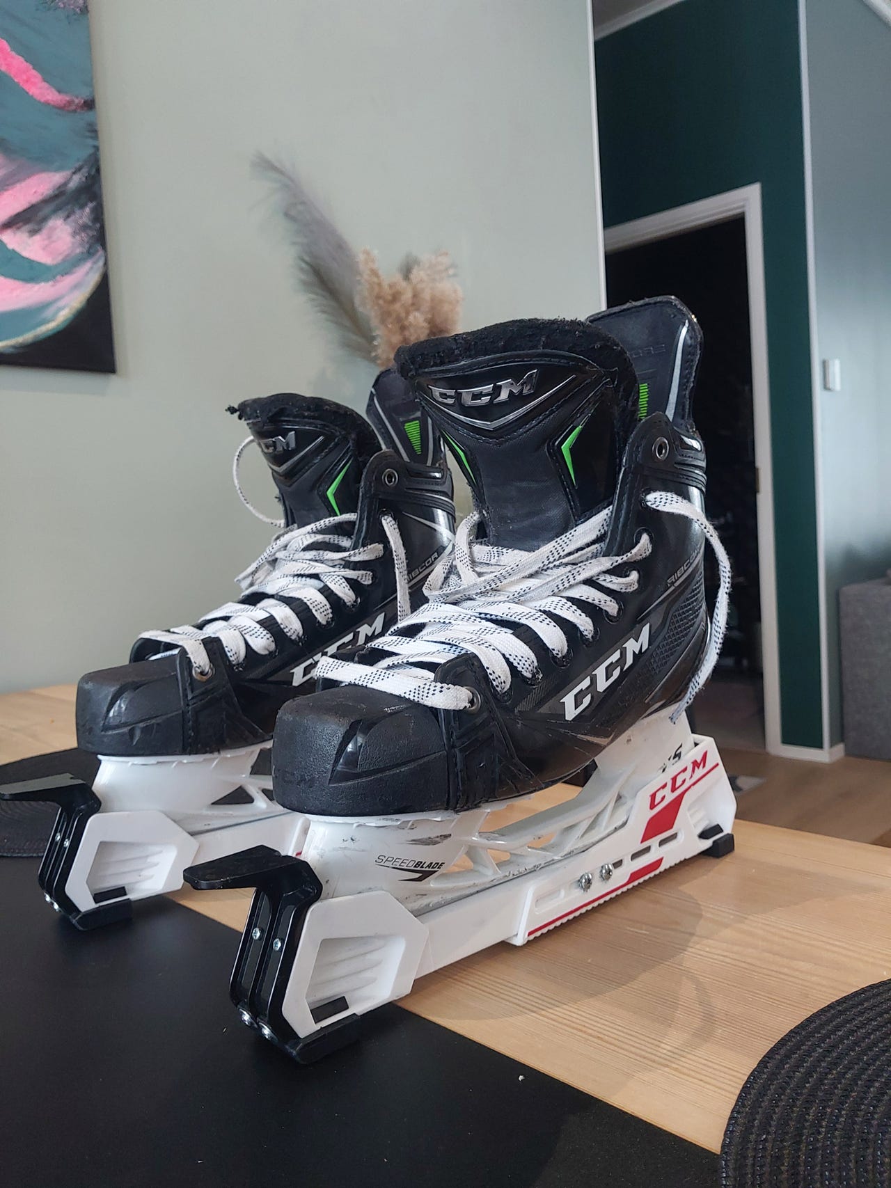 CCM Ribcore 80k leveä lestiset luistimet, koko us 7 eli 42 | Tori