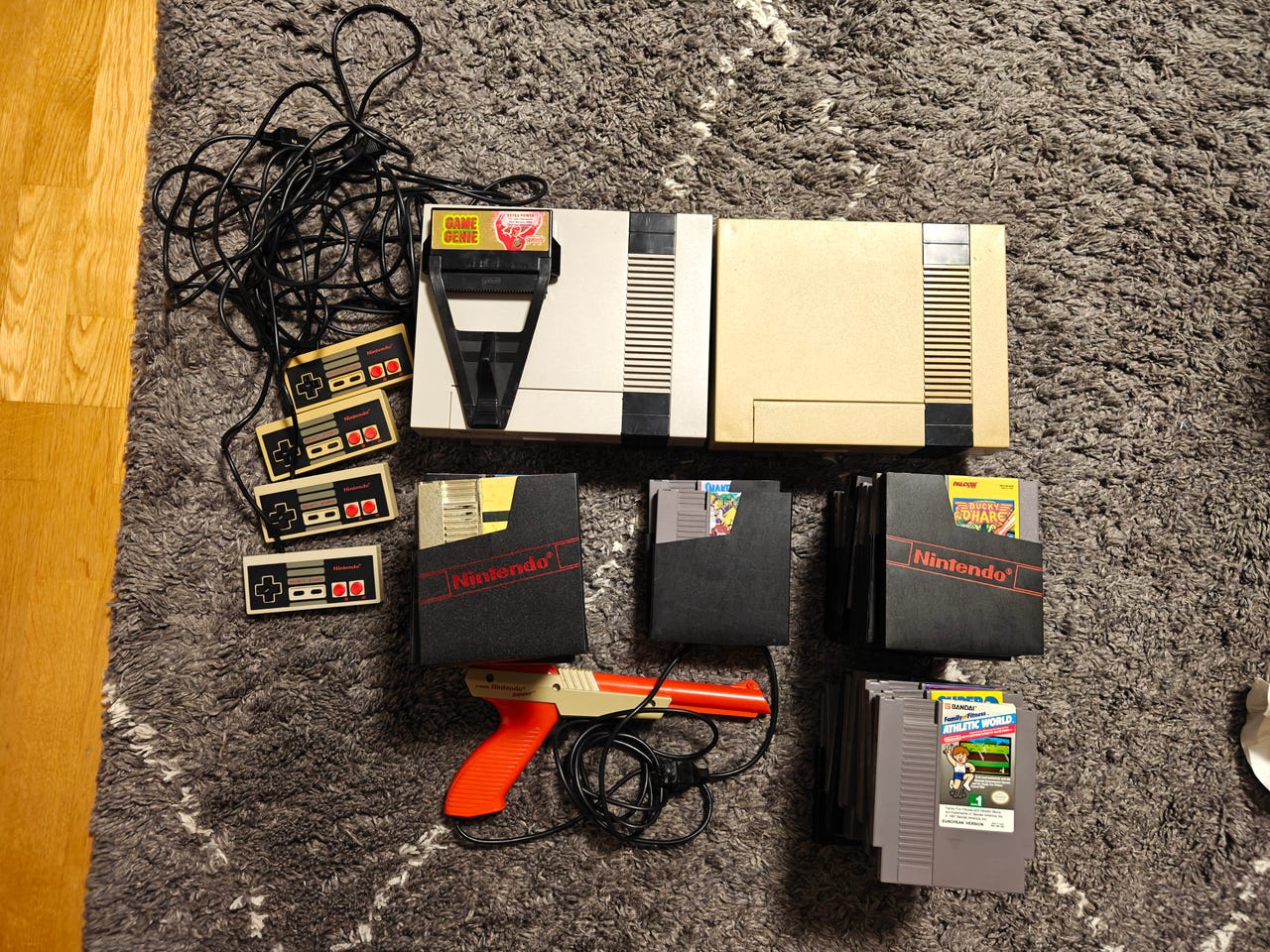 Nintendo 8bit, Zapper, Ohjaimia ja paljon pelejä | Tori