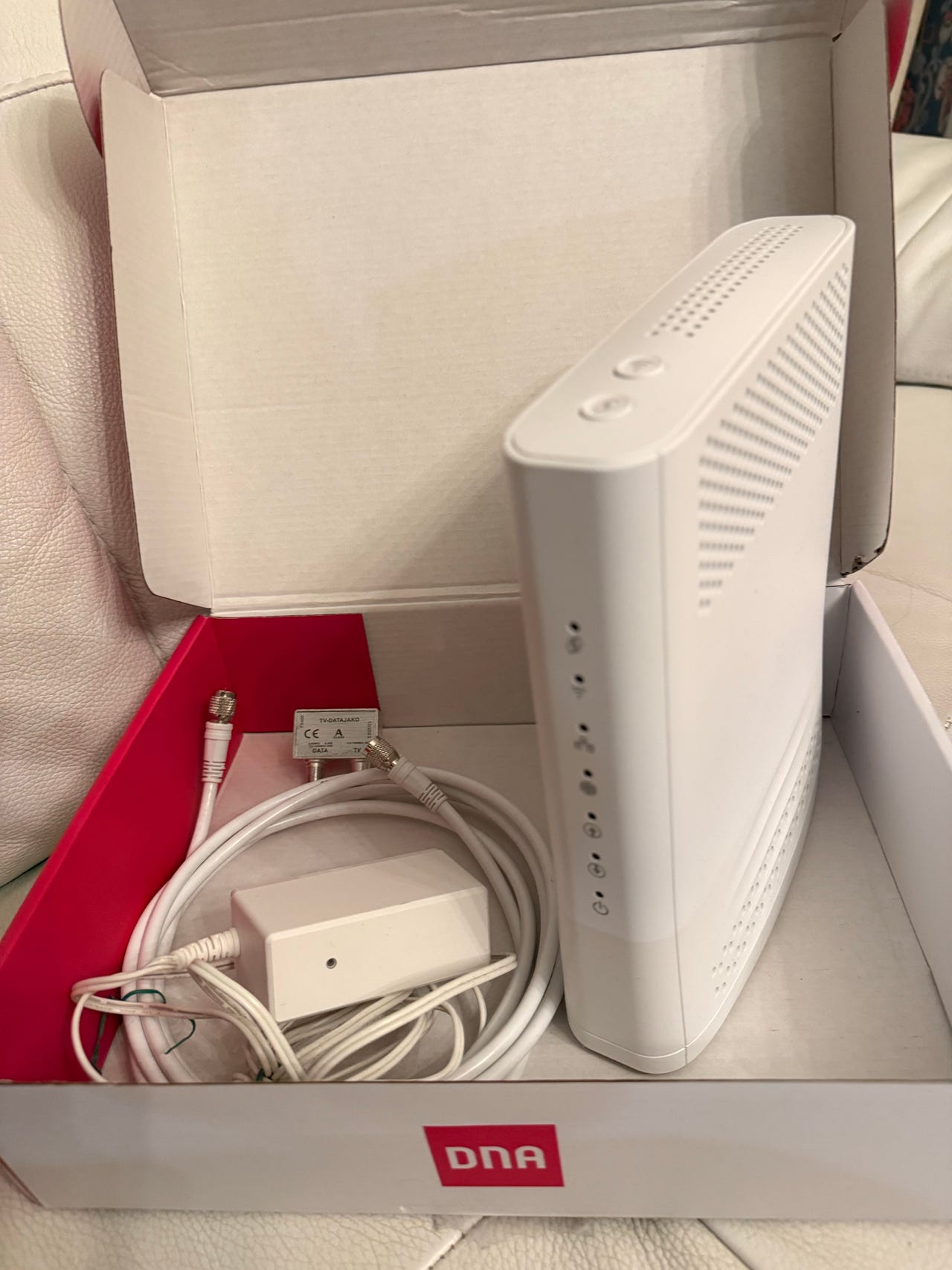 DNA Mesh WiFi kaapelimodeemi F-3896 (WiFi 6) – takuu voimassa | Tori