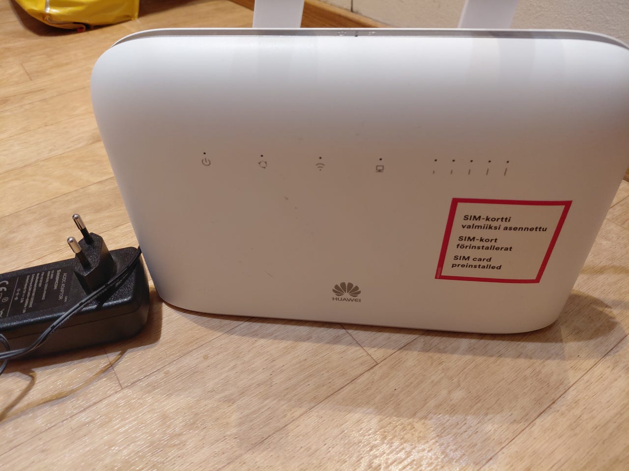 Huawei reititin B715s-23C + antennit | Tori