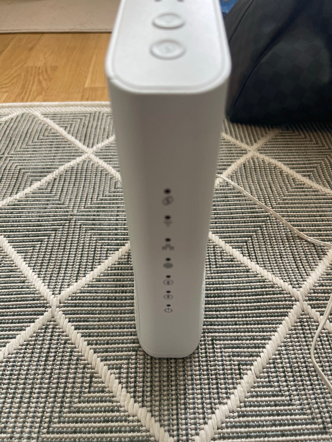 DNA WiFi F-3896 Kaapelimodeemi | Tori