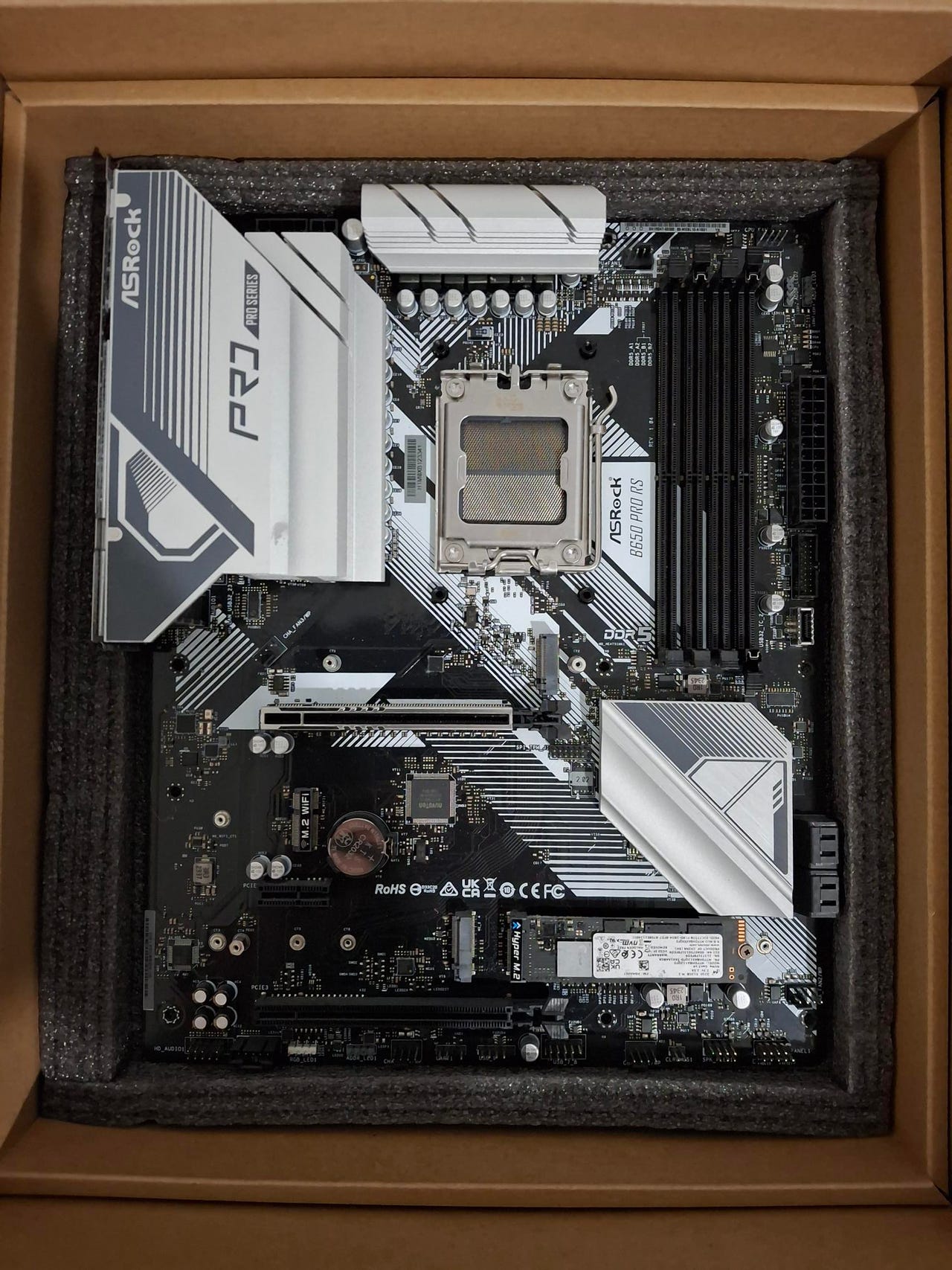 ASRock B650 Pro RS, ATX-emolevy | Tori