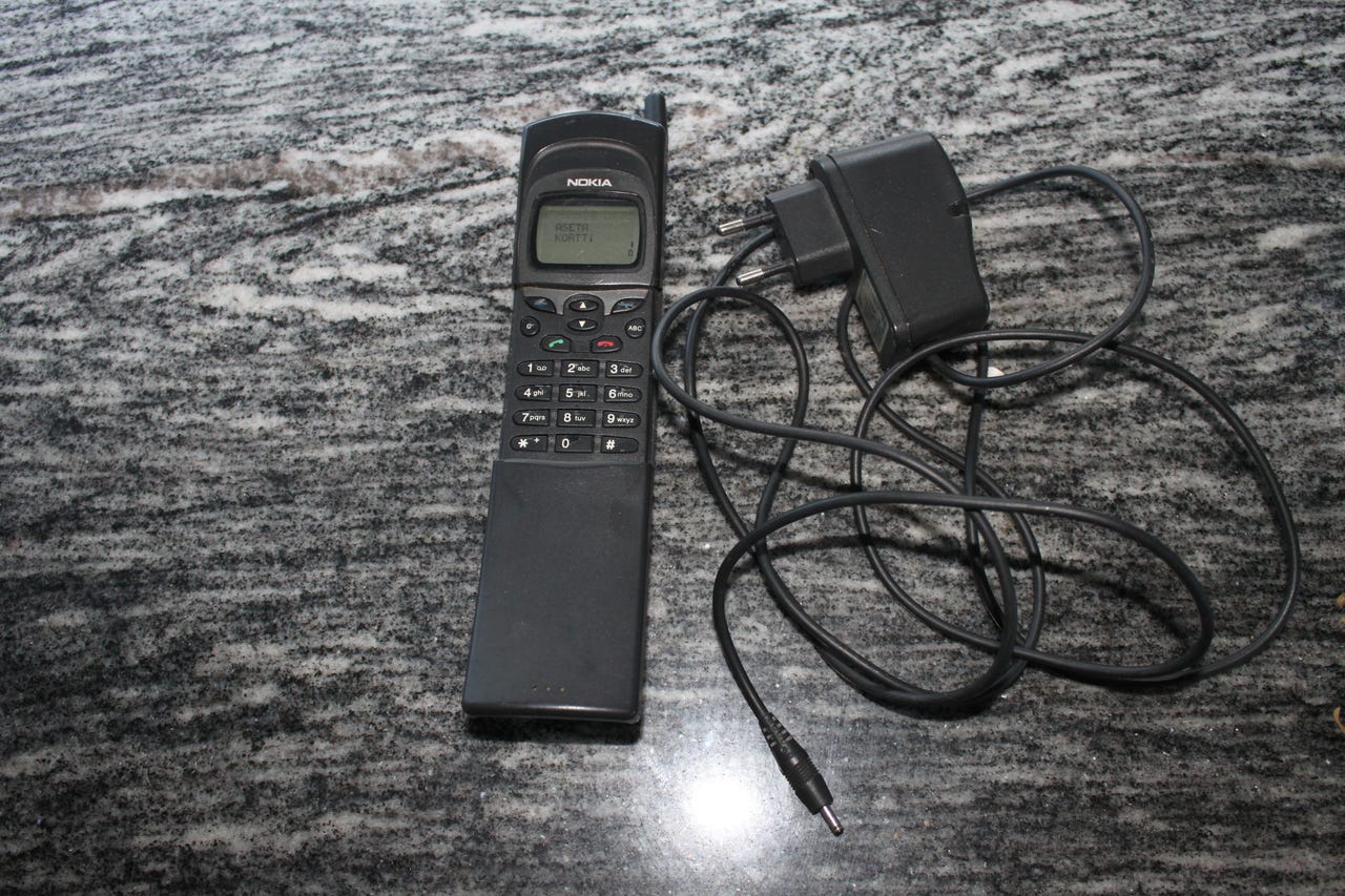 Nokia 8110 vanha banaanipuhelin | Tori