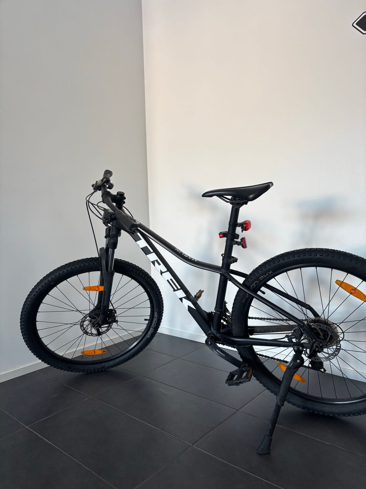 Varattu- Trek Marlin 4 gen 2 maastopyörä 27,5" musta | Tori