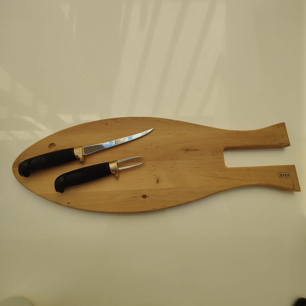Martini kalanfileeraus puukko,piikki ja leikkuualusta. | Tori