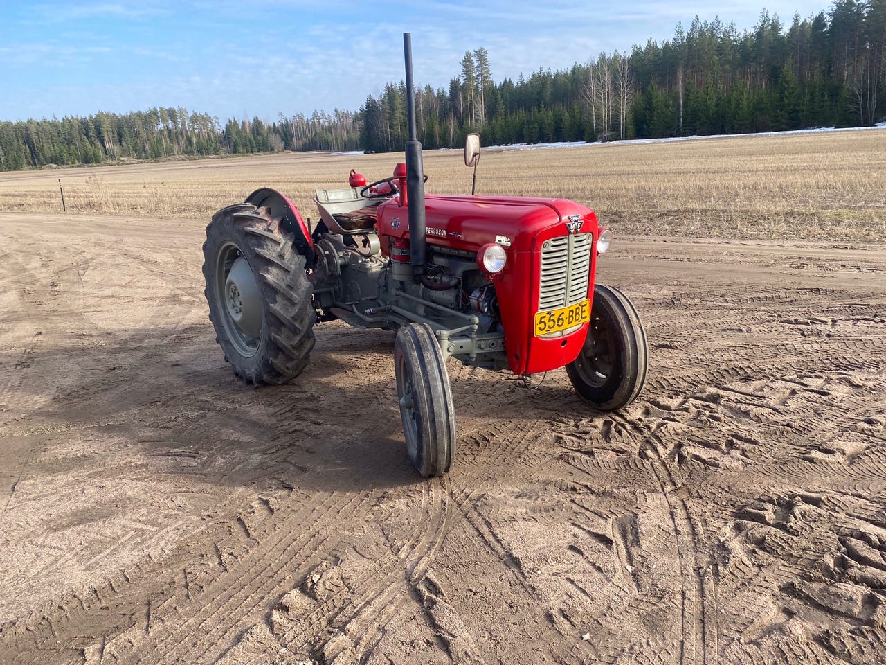 Massey Ferguson traktori . varattu. | Tori