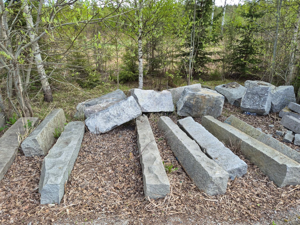 Muuri ja reunakiviä | Tori