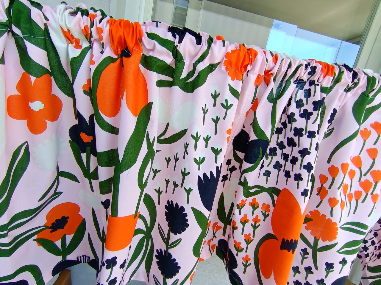 Marimekko Palsta verhokappa vaaleanpunainen kukkakuosi | Tori