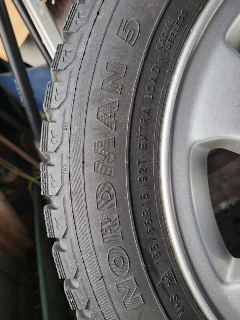 Opel Astran talvirenkaat vanteineen | Tori