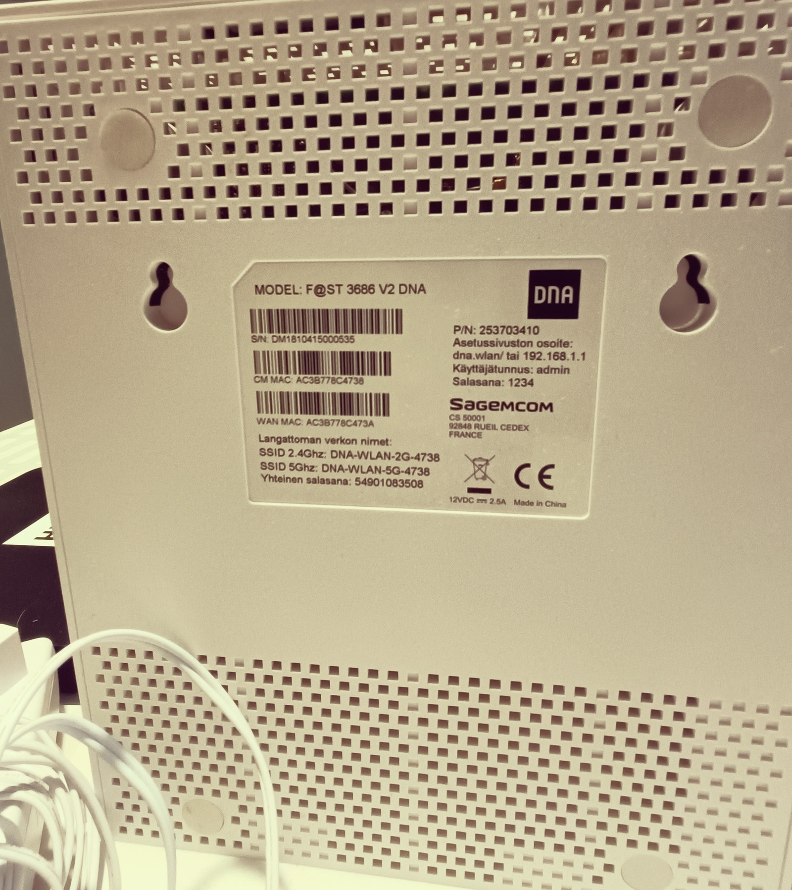 DNA valokuitu plus-modeemi ja DNA tv-hubi | Tori