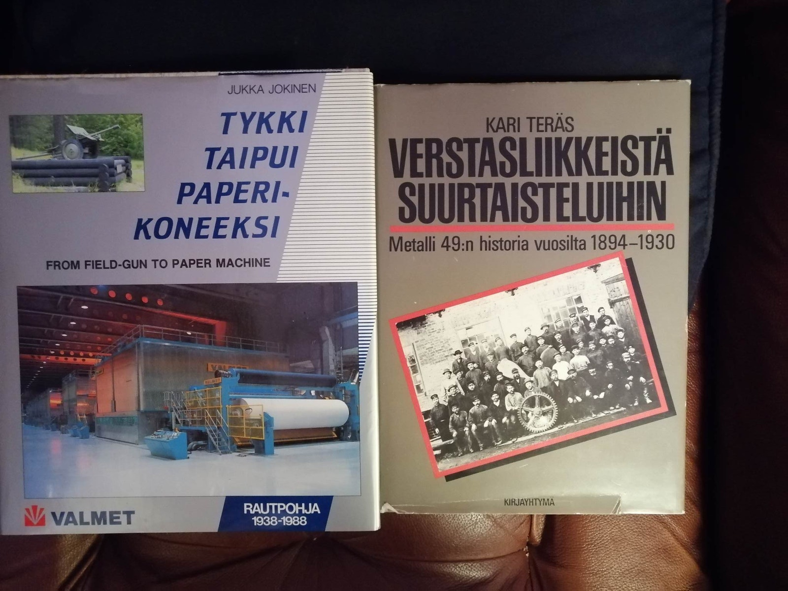 VALMET -tuotteita JNE, viiri, haalari, kirja, klemmaripurkki | Tori