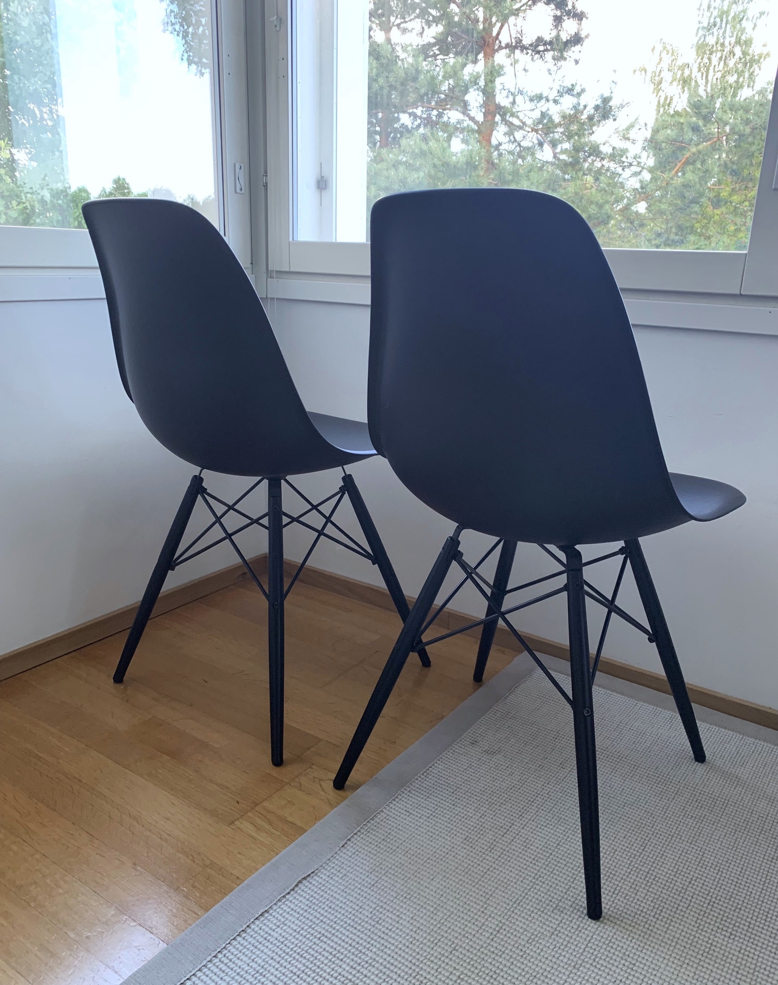 Vitra Eames DSW -tuoli, musta | Tori