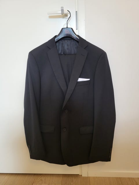 Hanki Dressmann-miesten puku käytettynä | Tori