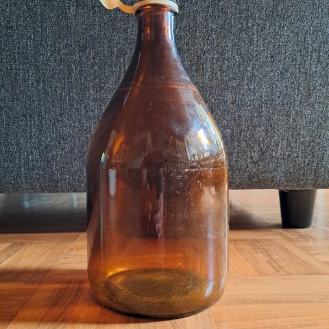 Ruskea lasipullo | Tori