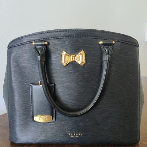 Ted Baker musta nahkalaukku | Tori