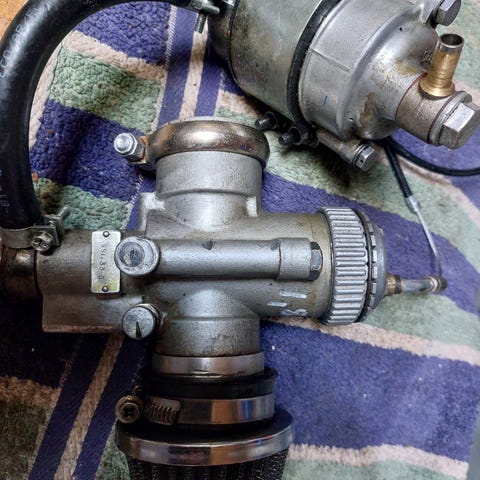 4-kurkkuinen kaasari Keihin FCR 41 | Tori