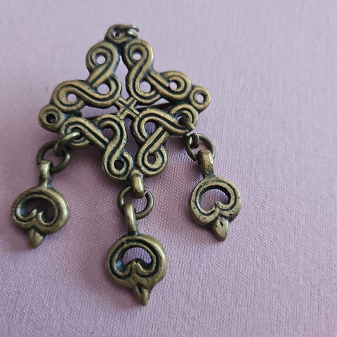 Kalevala koru Hattulan lintu riipus ja rintaneula | Tori