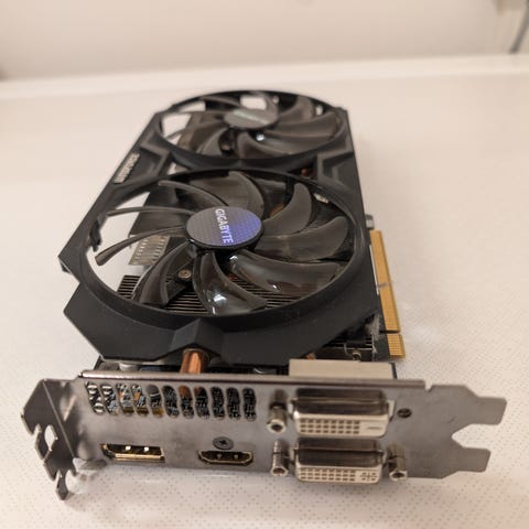 AMD Radeon R9 390 8GB VRAM | Tori