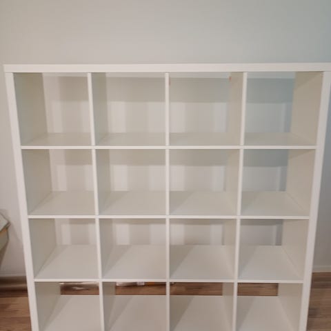 Kallax / Expedit 4x4 hyllykkö jalustalla | Tori