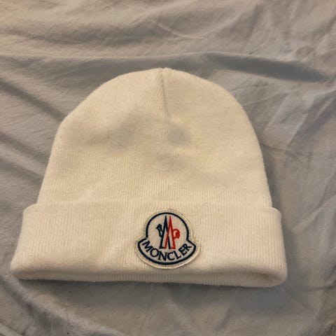 Uudenveroinen musta moncler pipo | Tori