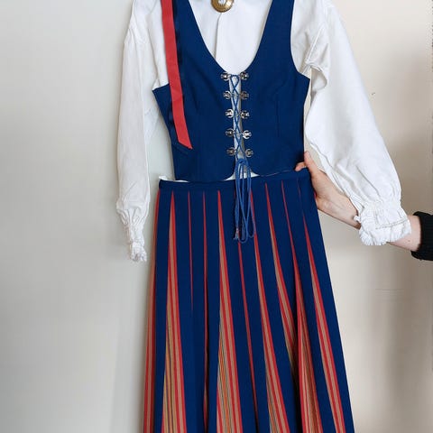 Raja-Karjalan kansallispuku | Tori