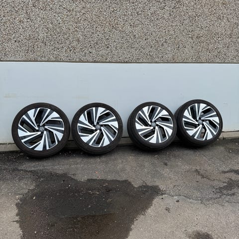 VW ID.4/ID.5 OEM vanteet 20” Bridgestone kesärenkailla | Tori