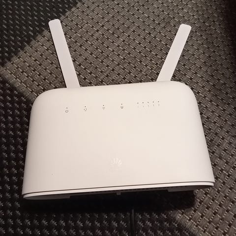 DNA Kotimokkula 4G WiFi MF289f reititin valkoinen | Tori