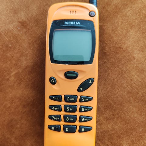 Nokia 1611 (NHE-5SX) matkapuhelin / kännykkä rekvisiitaksi. | Tori