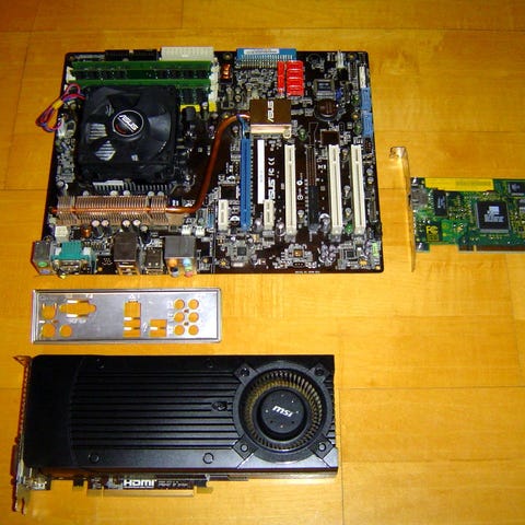 EMOLEVY + OSAT + NÄYTÖNOHJAIN & Käyttöjärjestelmä LINUX MINT | Tori